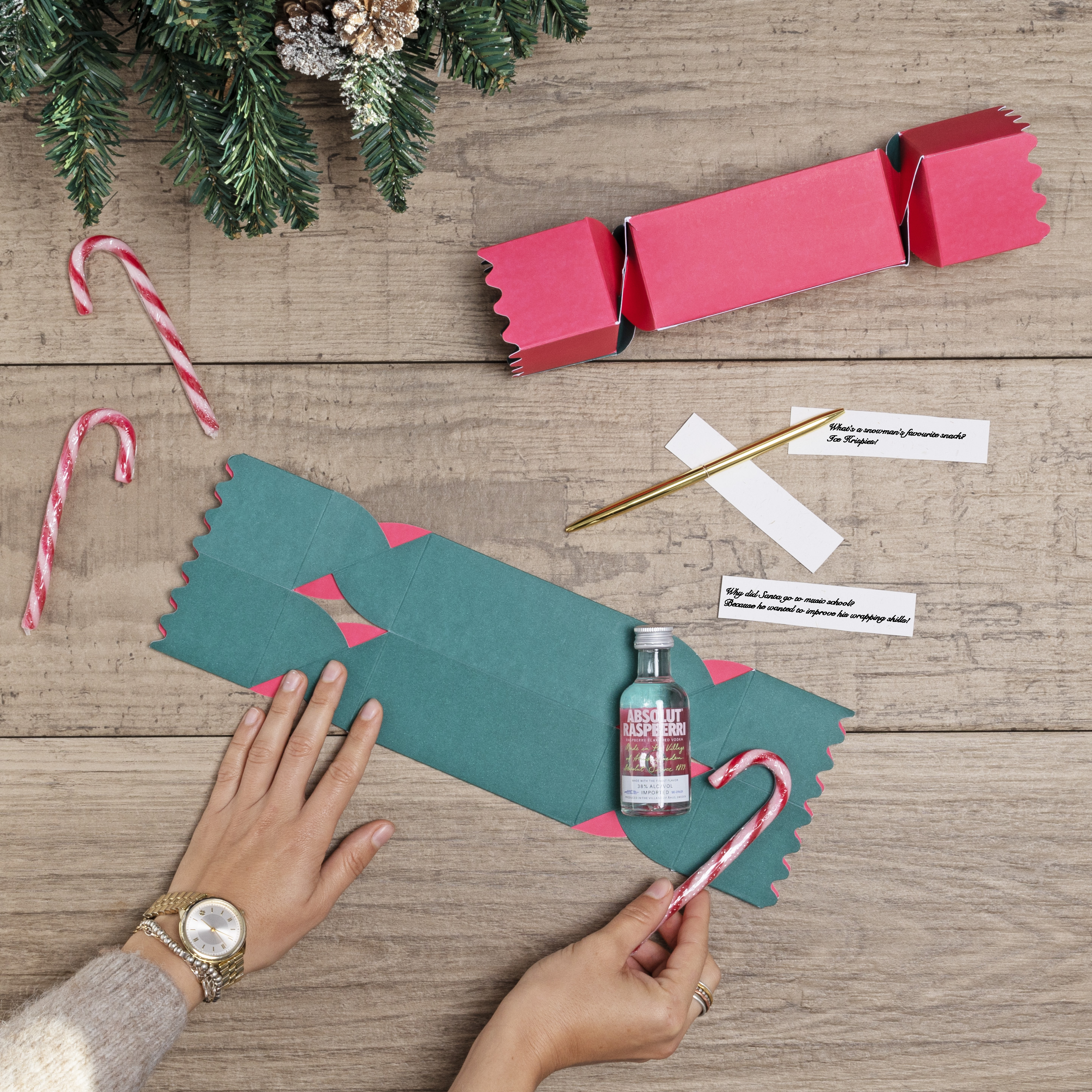 Christmas DIY: How to craft your own Christmas crackers | Tiny Box Maker
